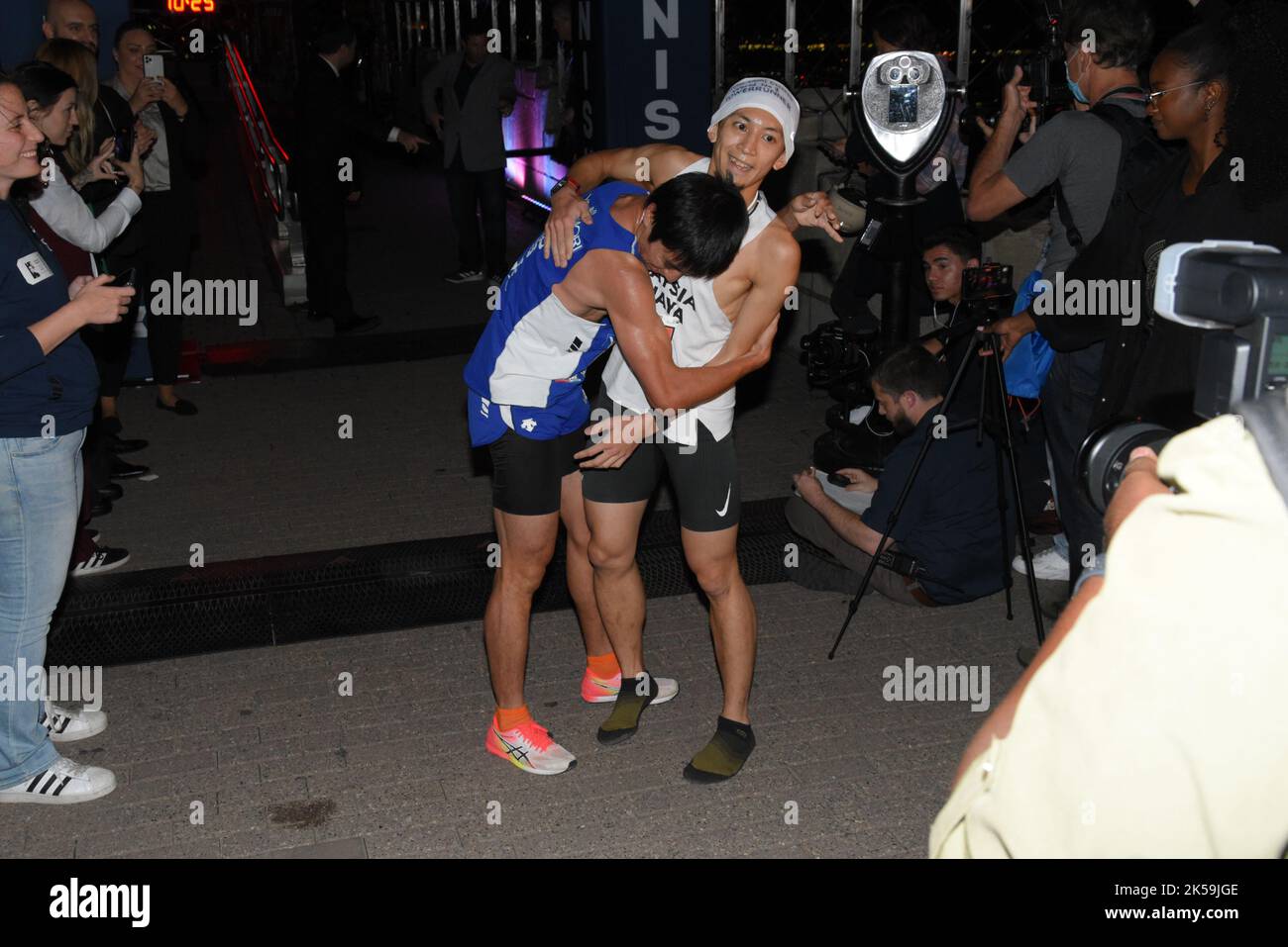 New, York, October 6, 2022. Wai Ching Soh of Malaysia helps second ...