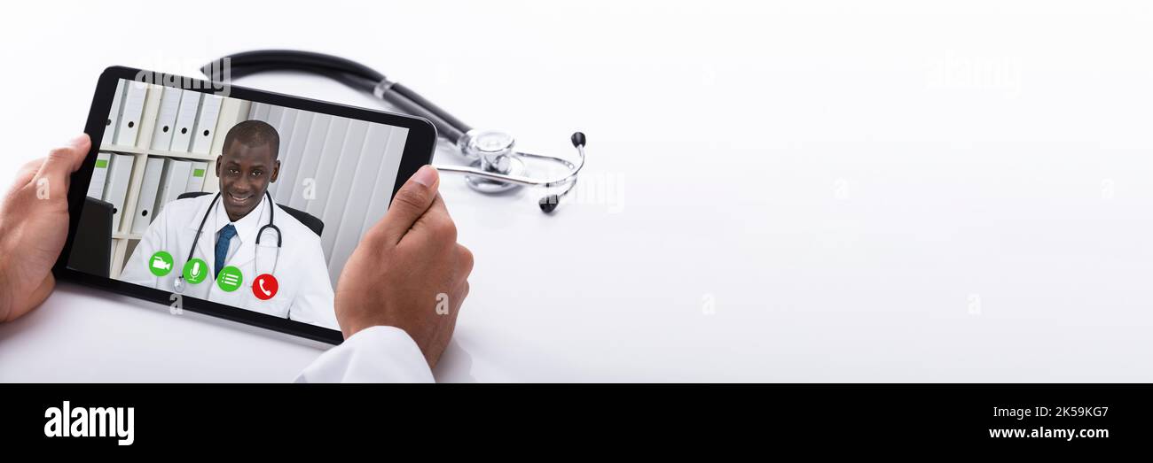 Doctor computer and phone hi-res stock photography and images - Alamy