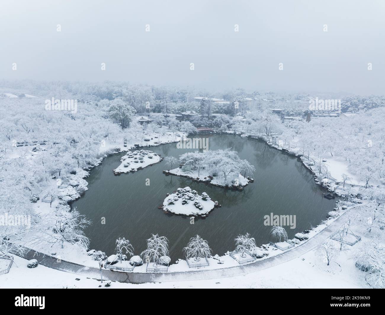 Winter snow scene in Moshan Scenic Area, East Lake, Wuhan, Hubei Stock ...