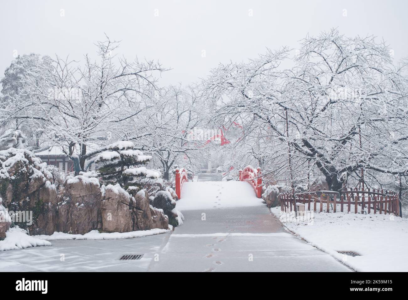 Winter snow scene in Moshan Scenic Area, East Lake, Wuhan, Hubei Stock ...