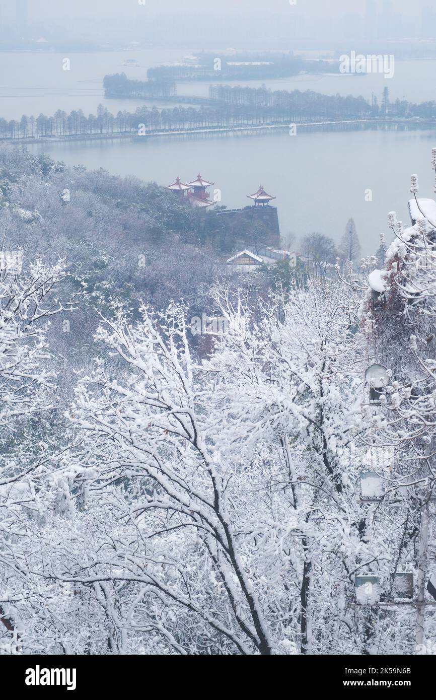 Winter snow scene in Moshan Scenic Area, East Lake, Wuhan, Hubei Stock ...