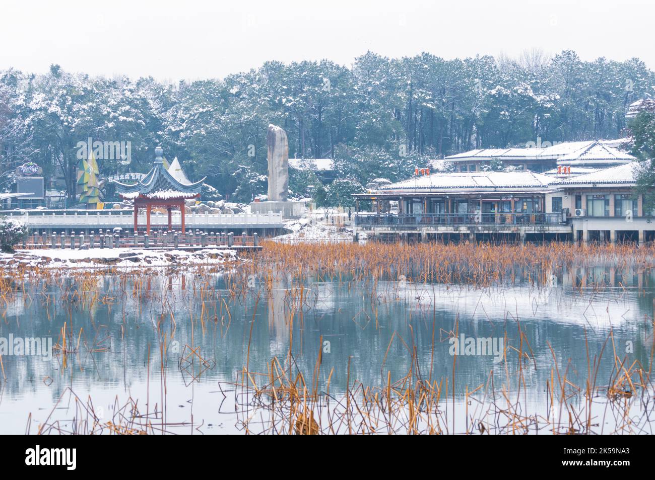Winter snow scene in Moshan Scenic Area, East Lake, Wuhan, Hubei Stock ...