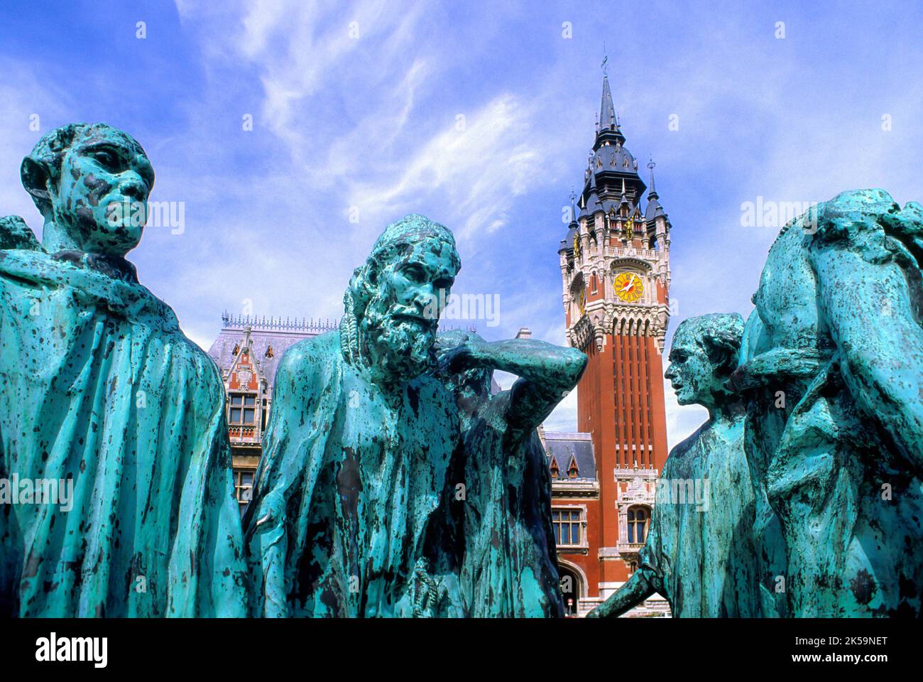 PAS-DE-CALAIS (62) CALAIS. L'HOTEL DE VILLE ET LE BEFFROI. Les Bourgeois de Calais est un groupe ...