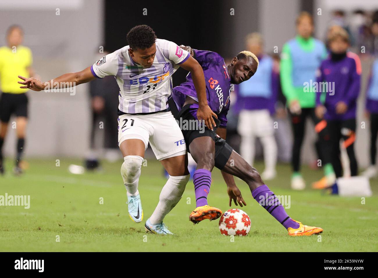 Kyoto, Japan. 5th Oct, 2022. (L-R) Jelani Reshaun Sumiyoshi (Sanfrecce ...