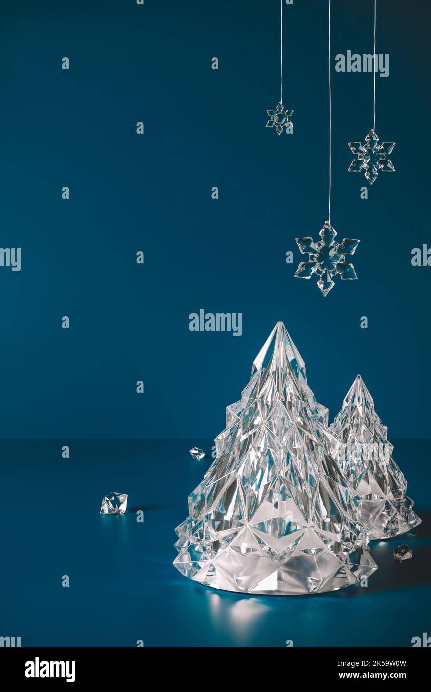 Empty dark stage hi-res stock photography and images - Alamy