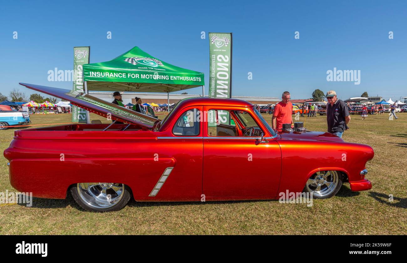 BAGGED & BLOWN '53 FORD MAINLINE: OLD SKOOL Stock Photo - Alamy