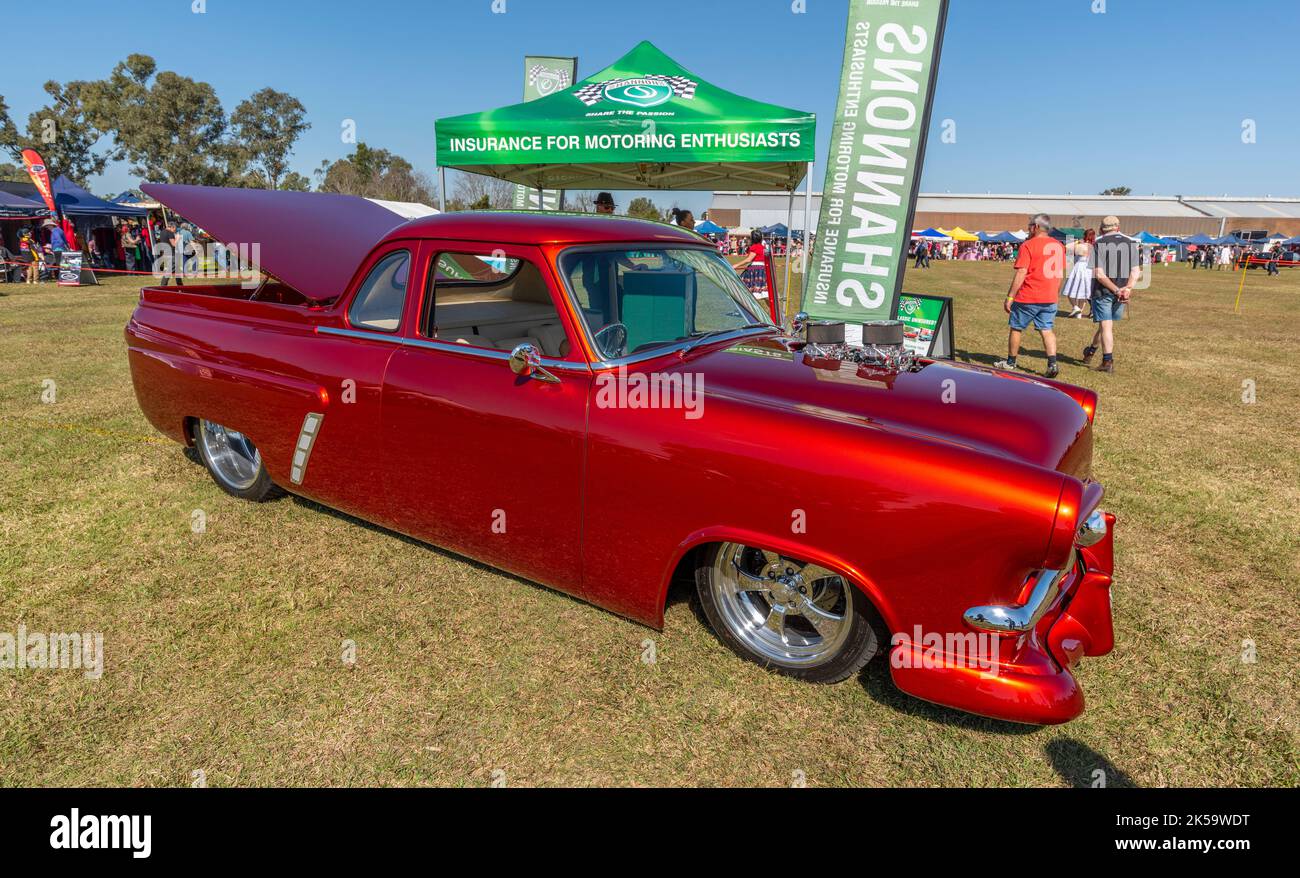 BAGGED & BLOWN '53 FORD MAINLINE: OLD SKOOL Stock Photo - Alamy