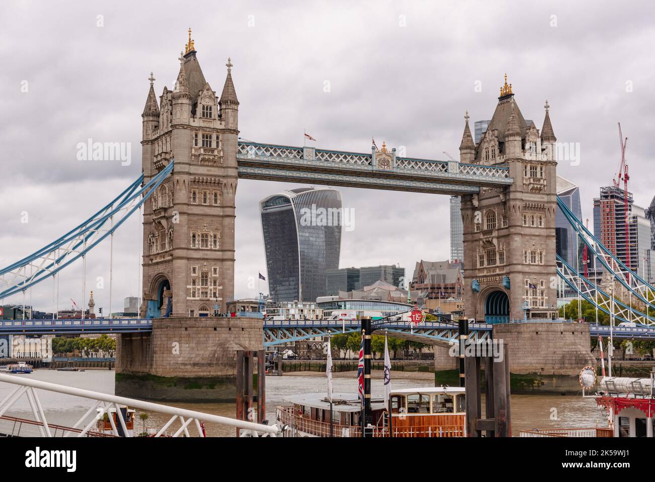 The Walkie Talkie through Tower Bridge Stock Photo - Alamy