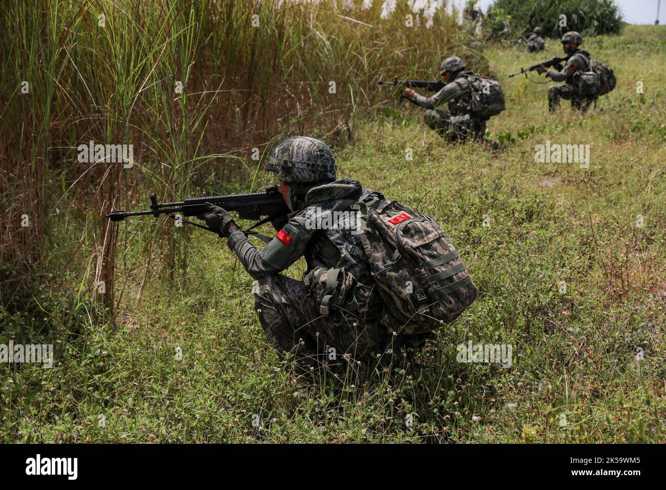 Manila, Philippines. 7th Oct, 2022. South Korean marines make a beach ...