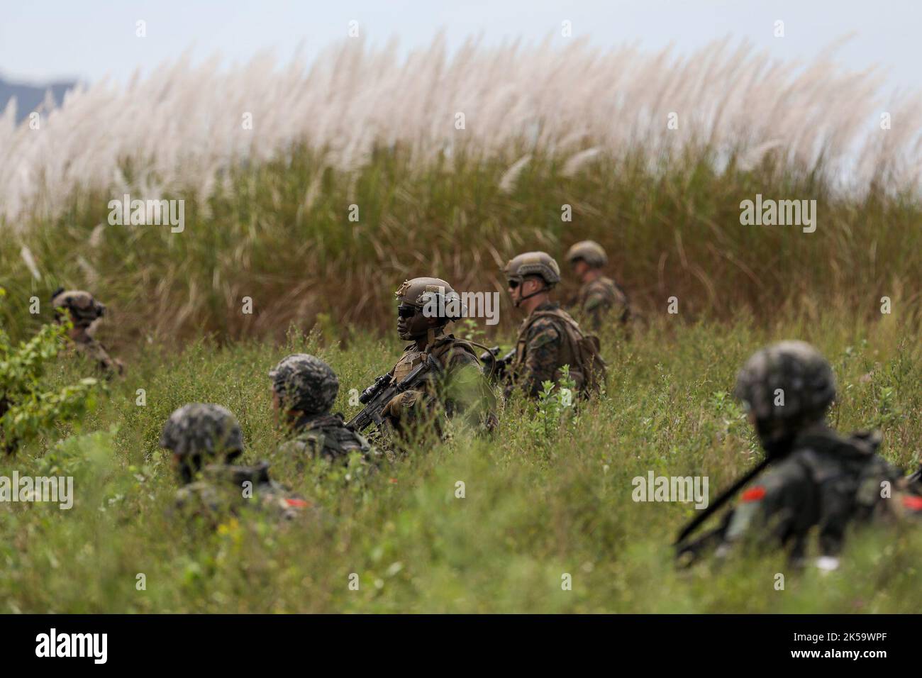Manila, Philippines. 7th Oct, 2022. South Korean and US marines make a ...