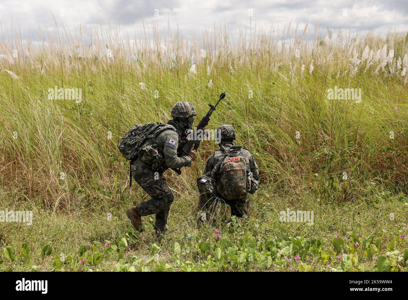 Manila, Philippines. 7th Oct, 2022. South Korean marines make a beach ...