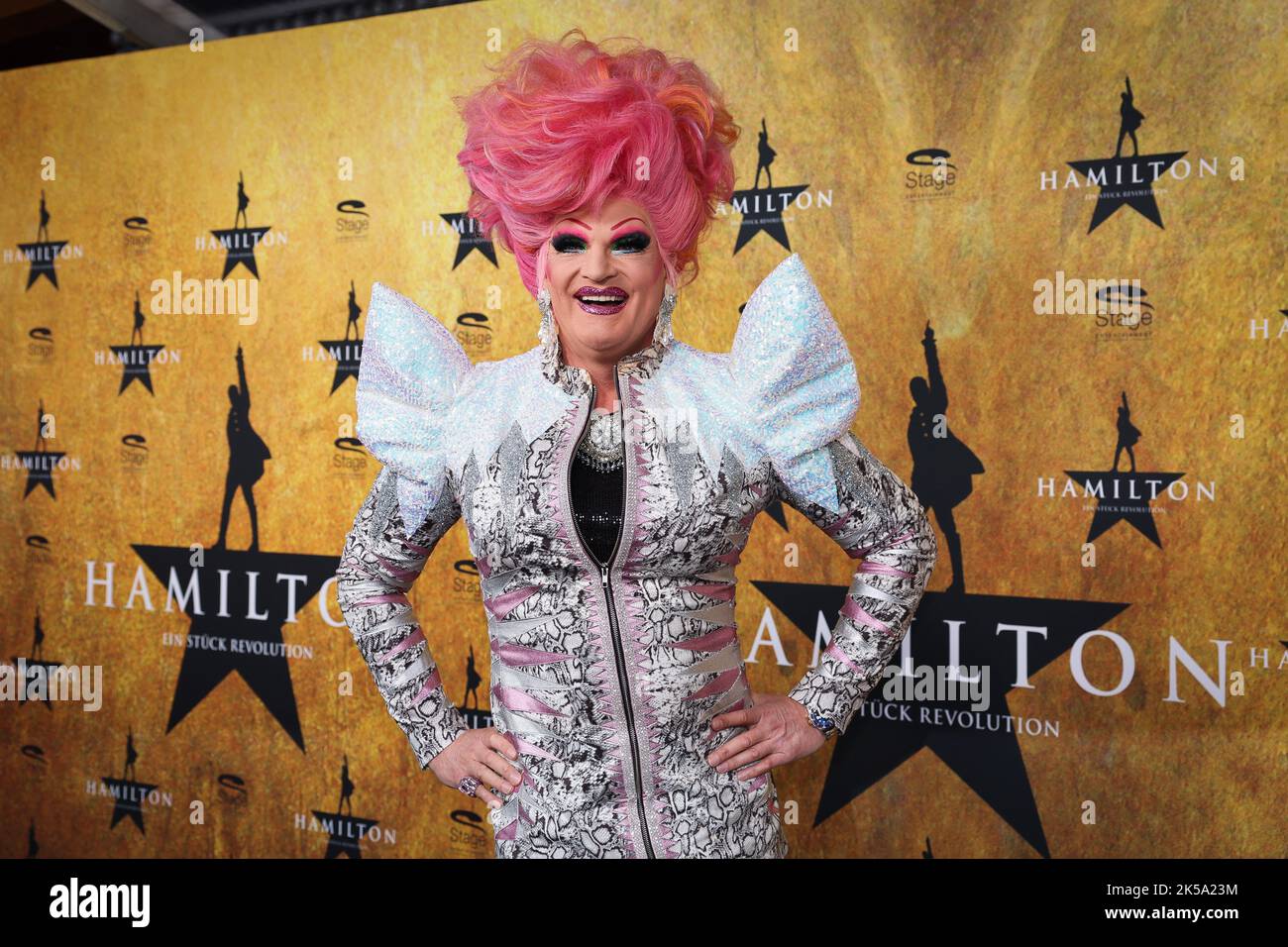 Hamburg, Germany. 06th Oct, 2022. Drag queen Olivia Jones walks the red ...