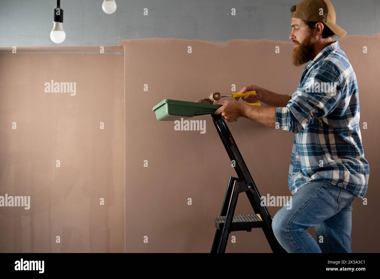 Professional builder paint house wall hi-res stock photography and ...