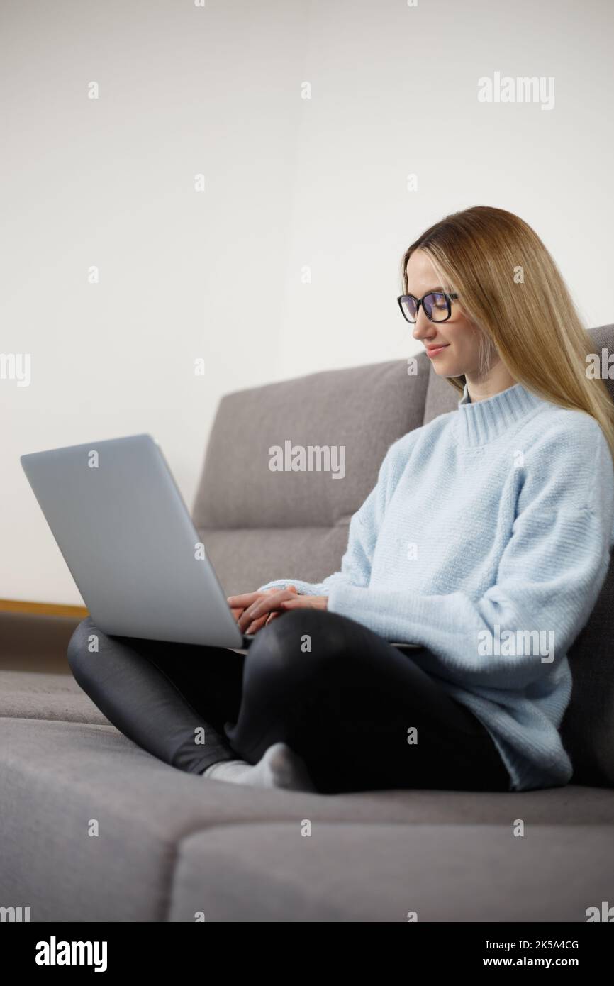 Sitting photo download hi-res stock photography and images - Alamy