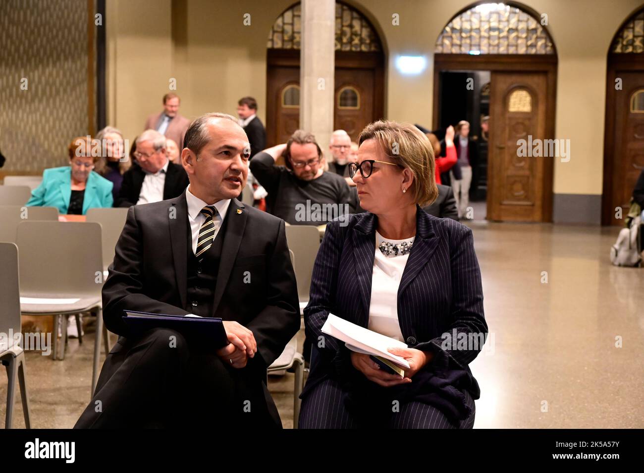 Im Bild: Oberbürgermeister Octavian Ursu und Kulturministerin Barbara ...