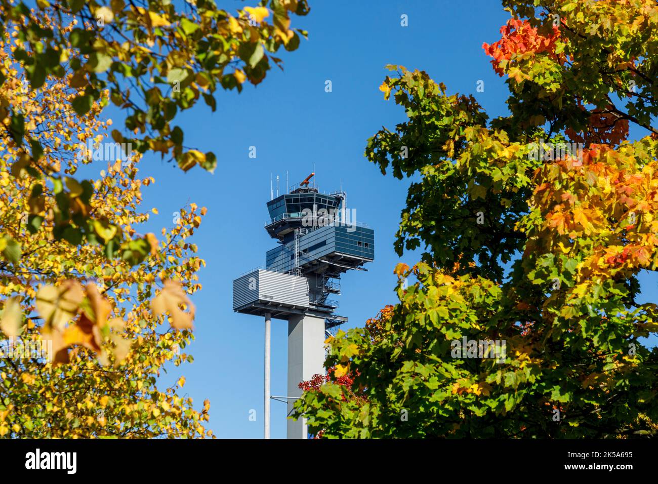 Tower controller hi-res stock photography and images - Alamy