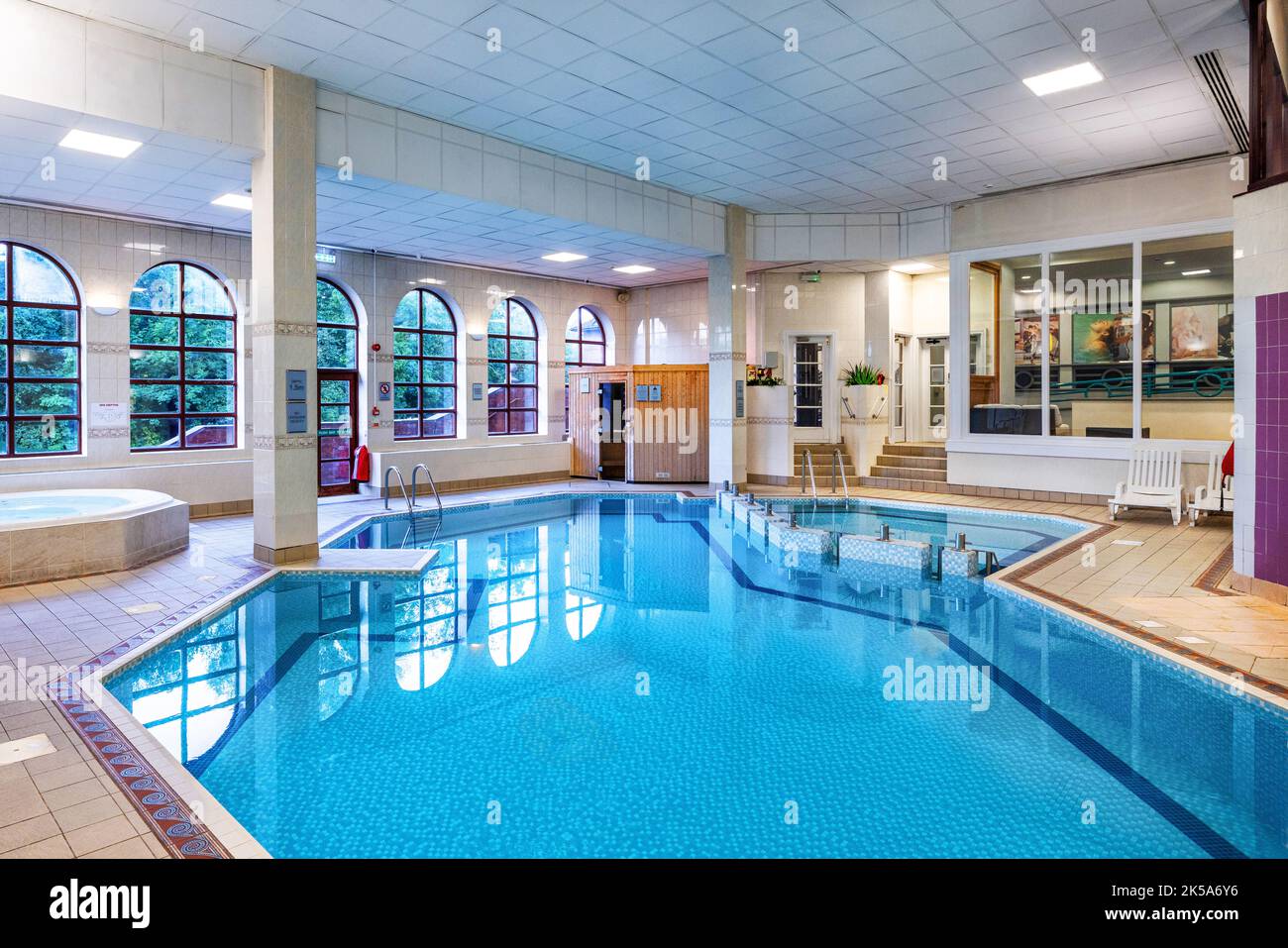 Hotel leisure centre swimming pool hi-res stock photography and images ...