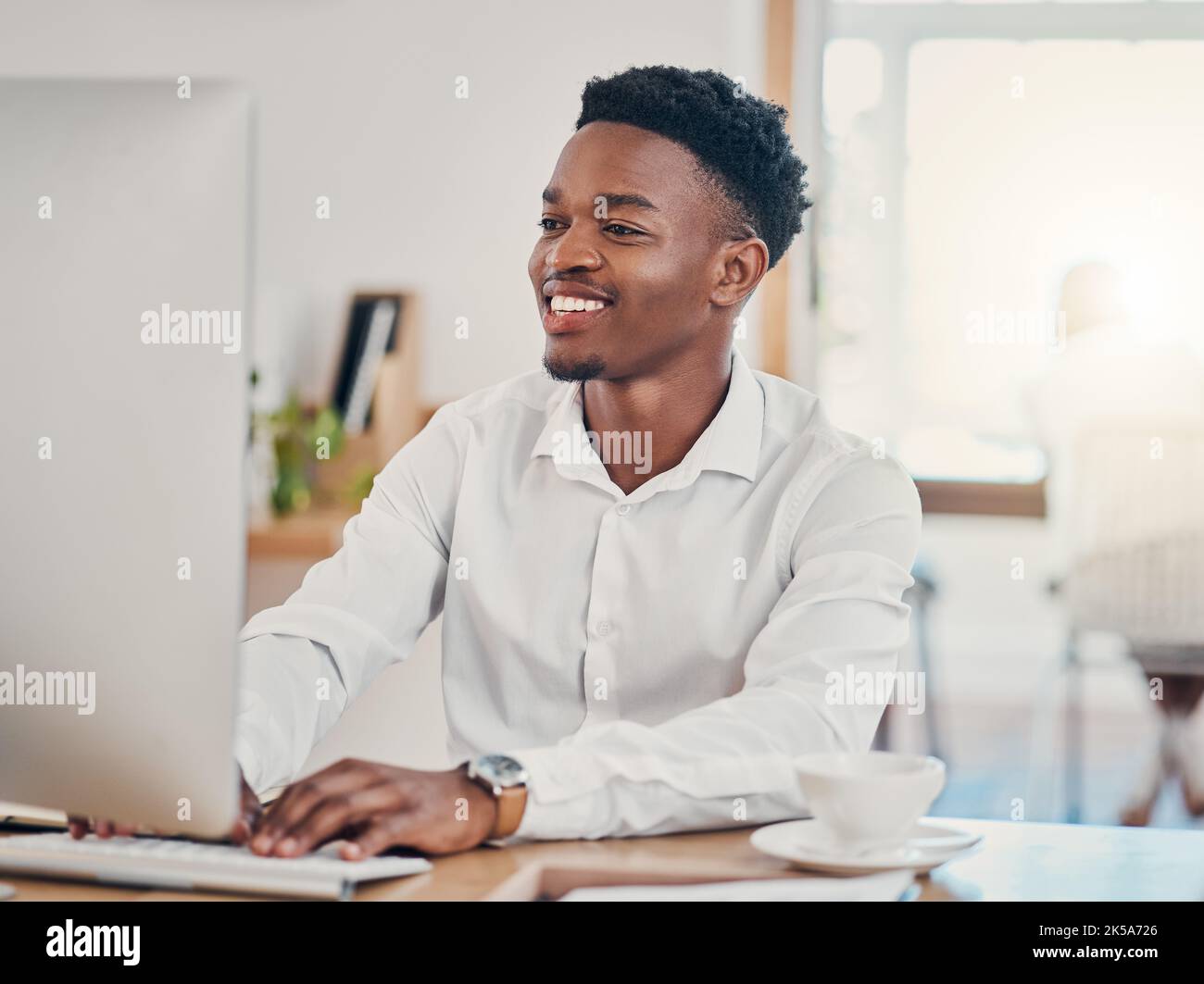 Office computer face on hi-res stock photography and images - Alamy