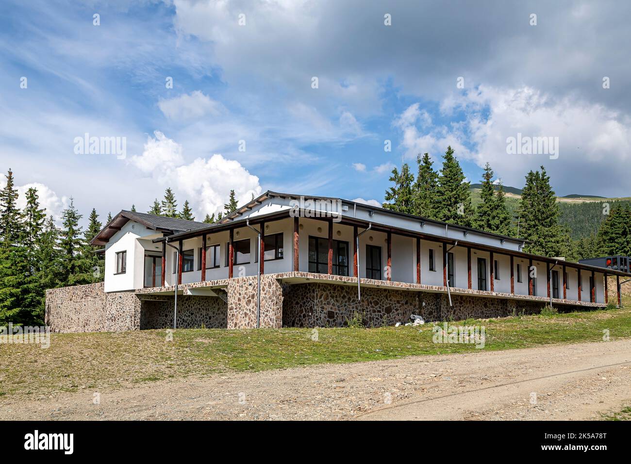Tourist cottage in the mountain resort Parang Stock Photo - Alamy