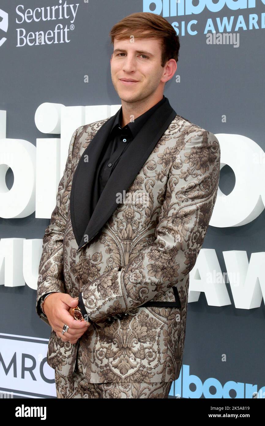 LOS ANGELES - MAY 15: Illenium at the 2022 Billboard Music Awards at ...
