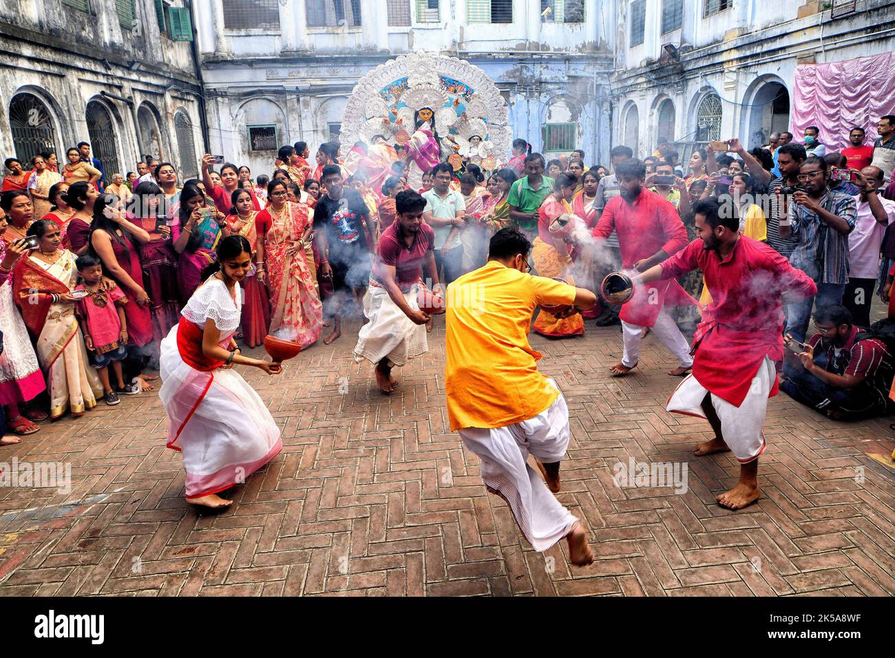 Serampore, India. 05th Oct, 2022. Hindu devotees seen dancing with ...