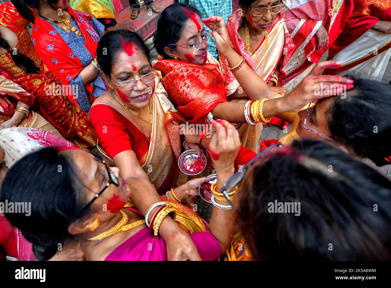 Sindhoor khela hi-res stock photography and images - Alamy