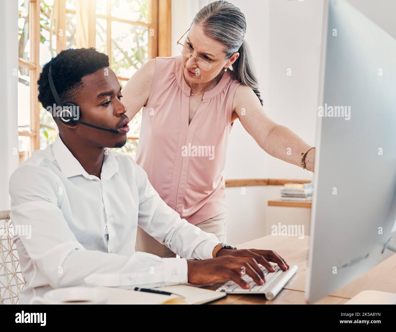 Employee training software hi-res stock photography and images - Alamy
