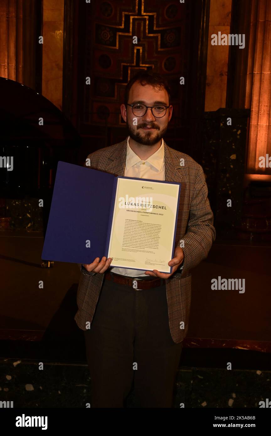 Der Schriftsteller Lukas Rietzschel wird mit dem Sächsischen ...
