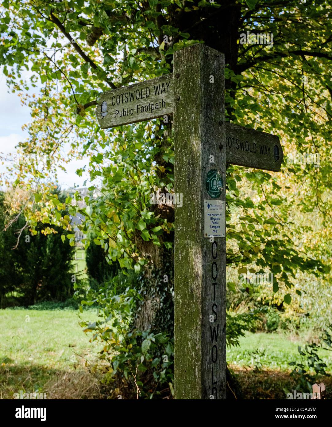 Cotswold Way signpost, Winchcombe, Gloucestershire Stock Photo - Alamy