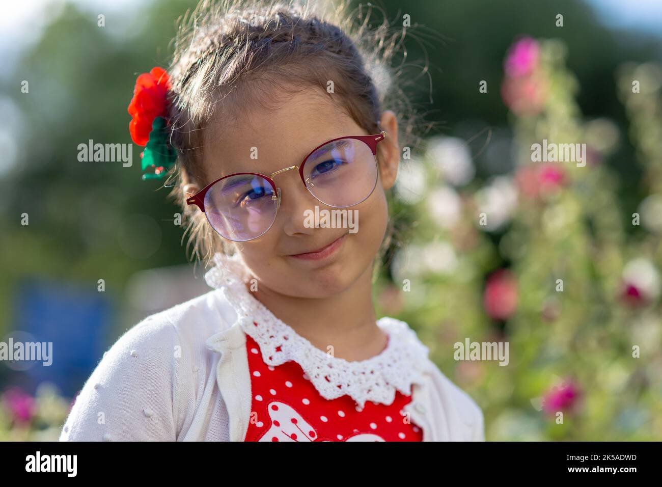 Portrait of a beautiful little girl in glasses Stock Photo - Alamy