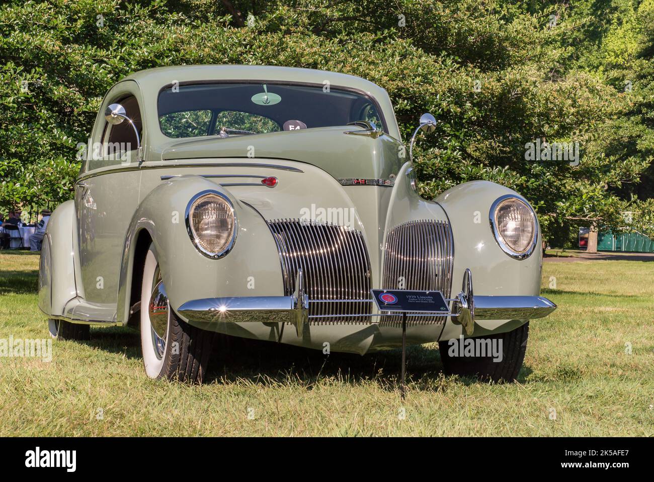 GROSSE POINTE SHORES, MI/USA - JUNE 19, 2016: A 1939 Lincoln Zephyr V12 ...