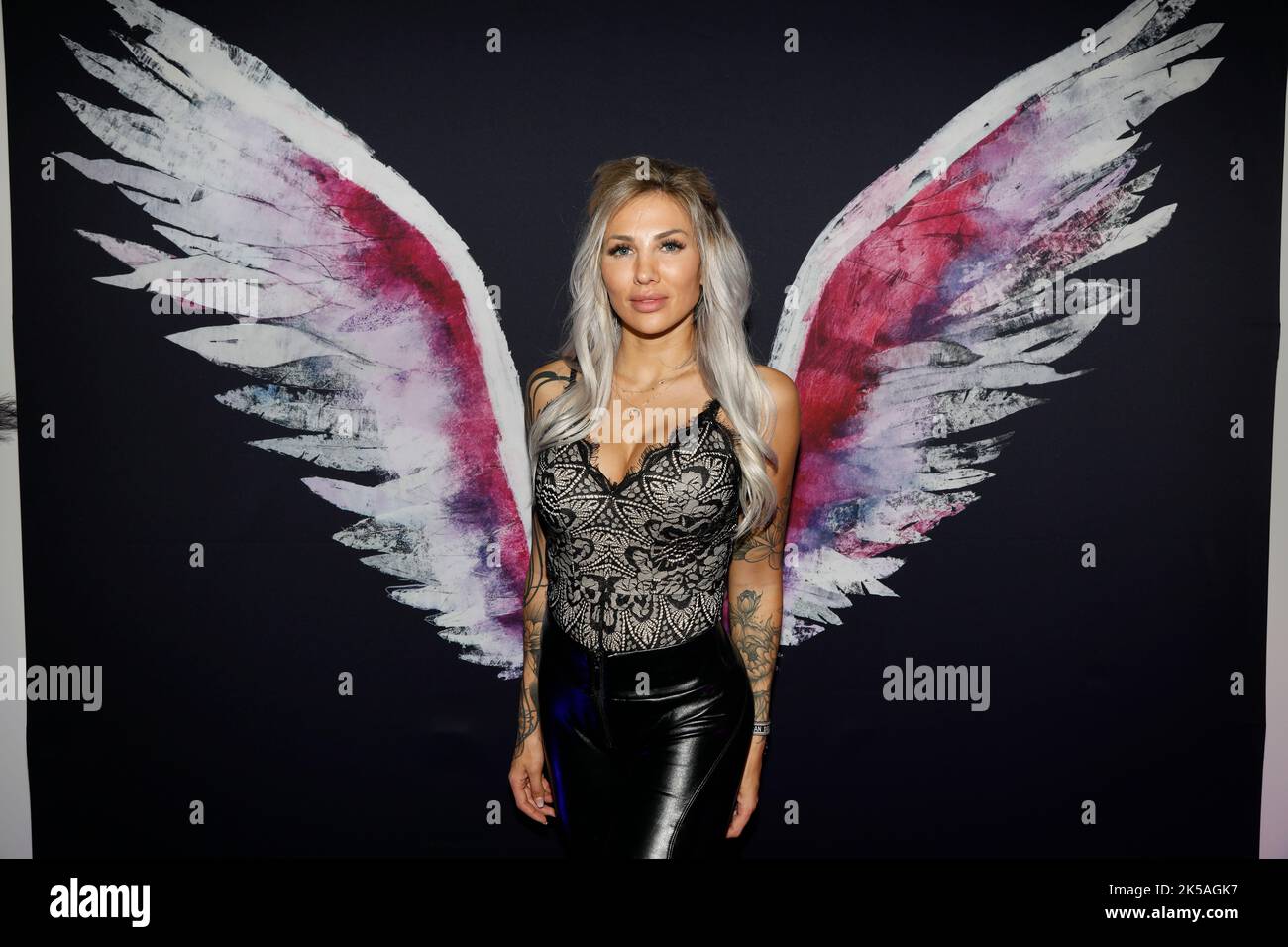 Viktoria Livada aka Livadax3 beim Grand Opening der Beauty-Praxis ...