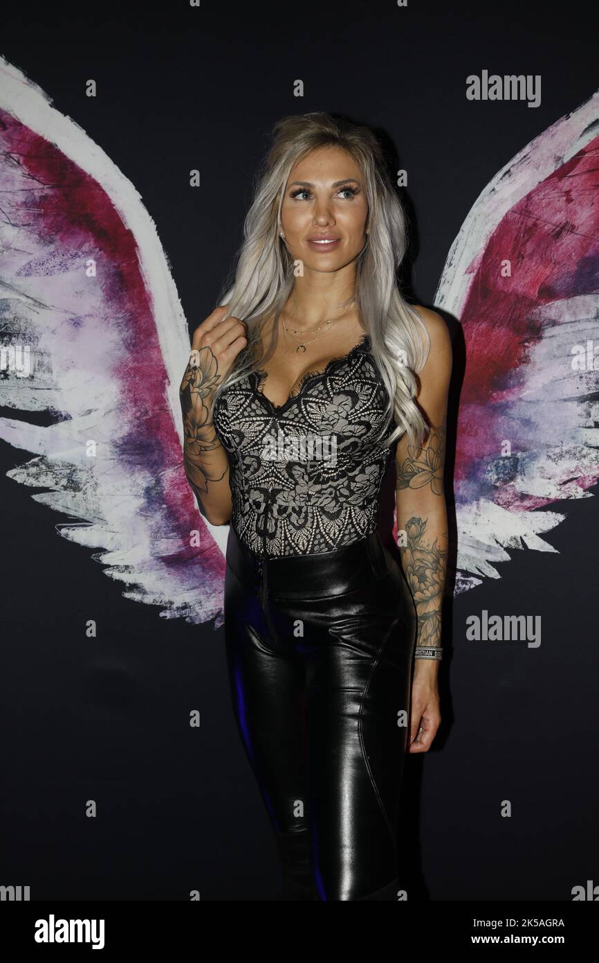 Viktoria Livada aka Livadax3 beim Grand Opening der Beauty-Praxis ...