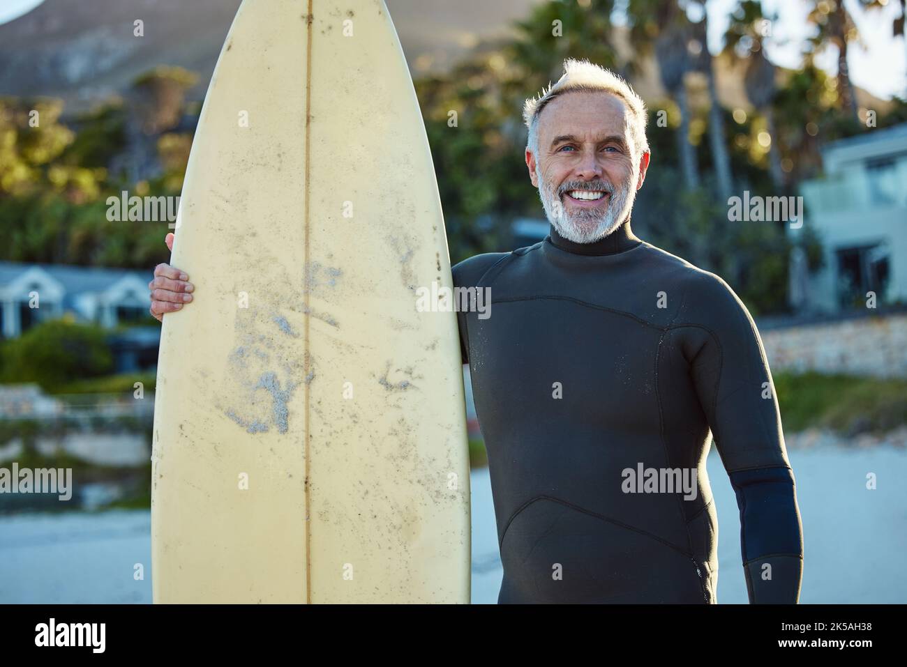 Handsome man beach australia hi-res stock photography and images - Alamy