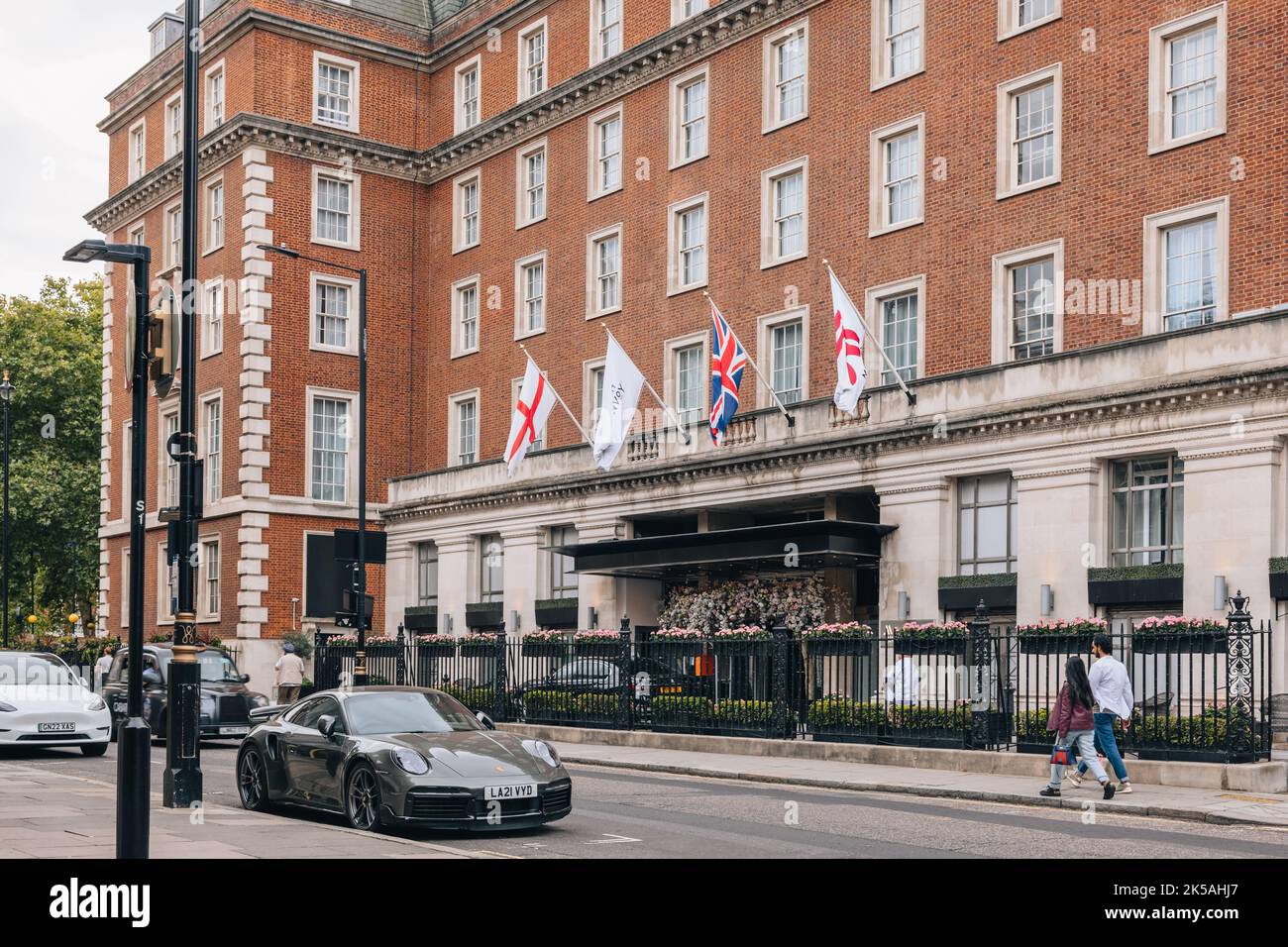 London, UK - September 1, 2022: Facade of 5-star Marriott Hotel on ...