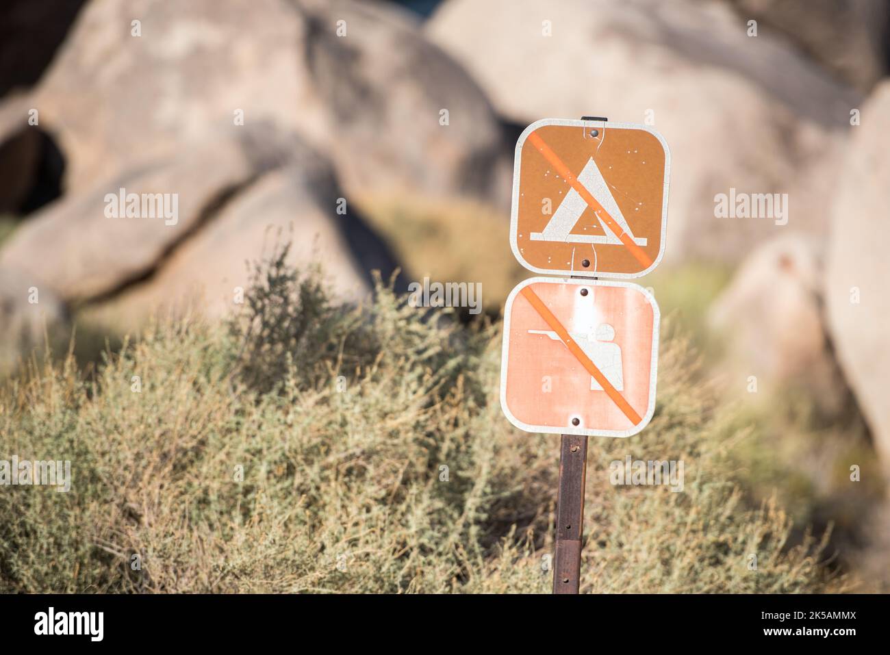 No desert camping sign hi-res stock photography and images - Alamy