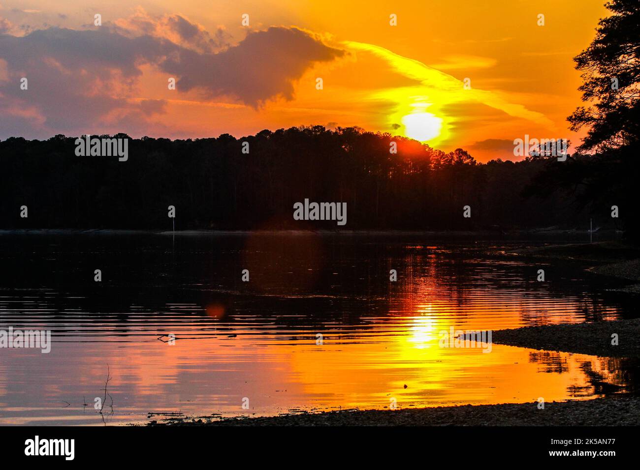 The beautiful sunrise over Lake Acworth. Georgia, USA Stock Photo - Alamy
