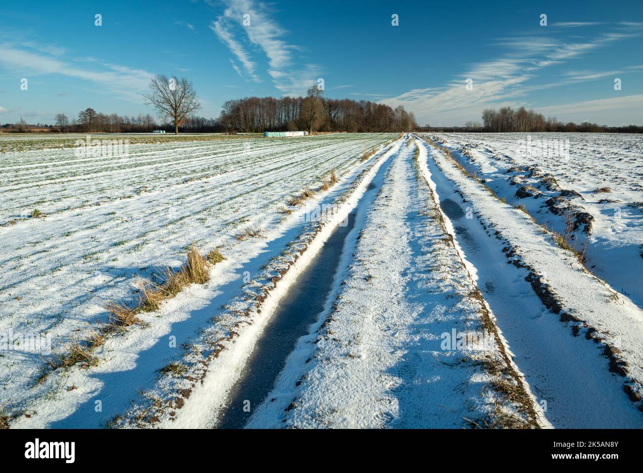 Snow on a rural road hi-res stock photography and images - Alamy