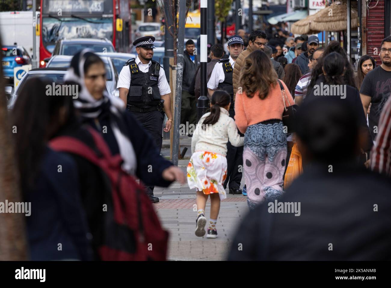 Metropolitan Police keep an eye outside the Shree Santa Hindu Temple ...