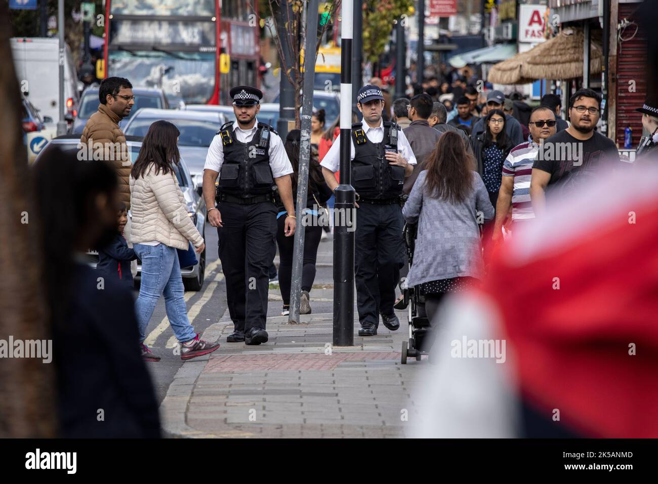 Metropolitan Police keep an eye outside the Shree Santa Hindu Temple ...