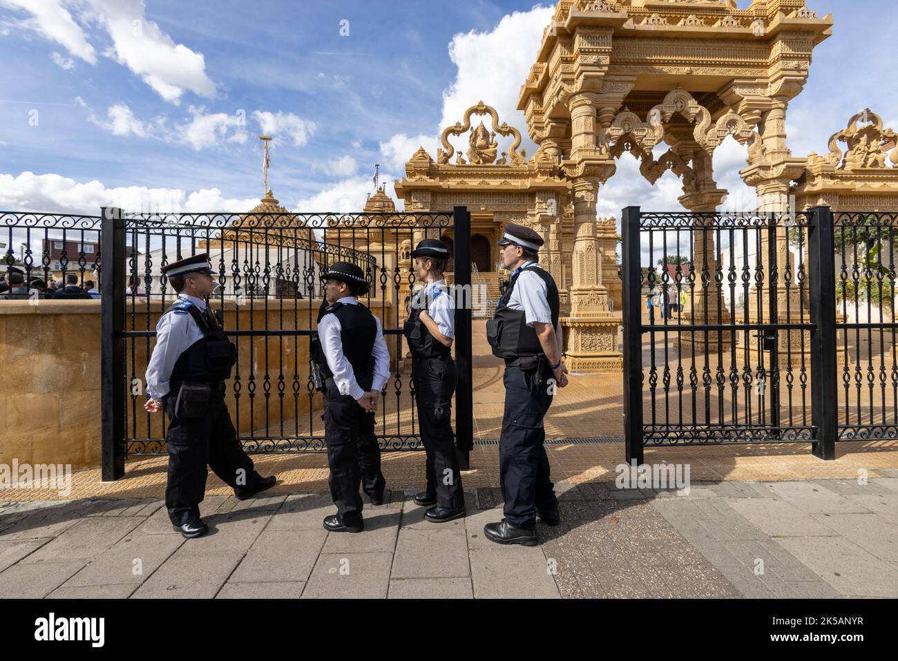 Metropolitan Police keep an eye outside the Shree Santa Hindu Temple ...