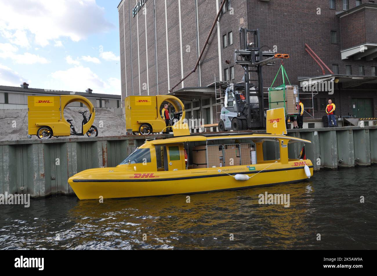 Berlin, Germany. 06th Oct, 2022. Deutsche Post DHL has put an ...