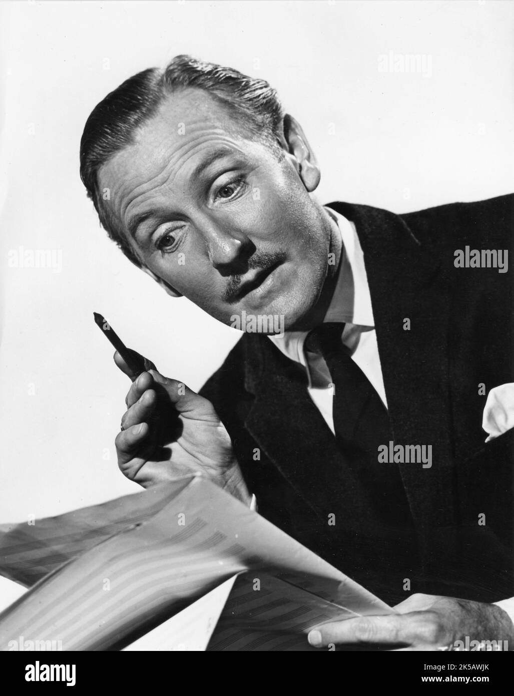 LESLIE PHILLIPS Portrait in RAISING THE WIND 1961 director GERALD ...