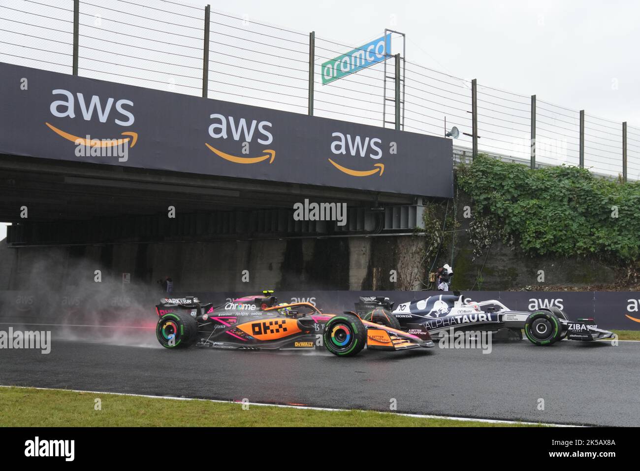 Suzuka, Japan. 7th Oct, 2022. McLaren's British driver Lando Norris (L ...