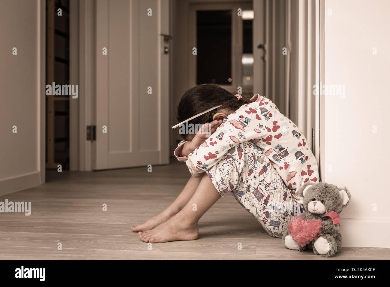 Child left home alone hi-res stock photography and images - Alamy