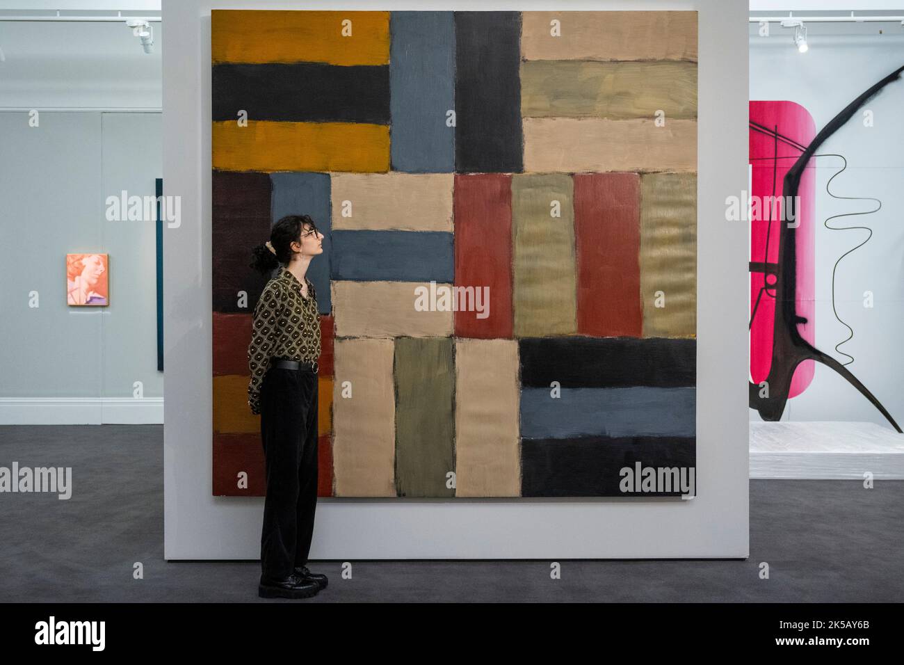 London, UK. 7 October 2022. A staff member with "Wall of Light Red" by ...
