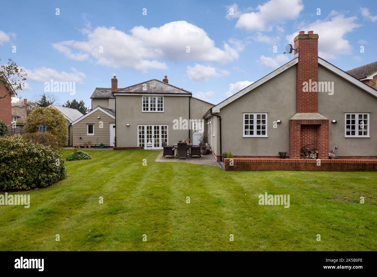 Detached cottage hi-res stock photography and images - Alamy
