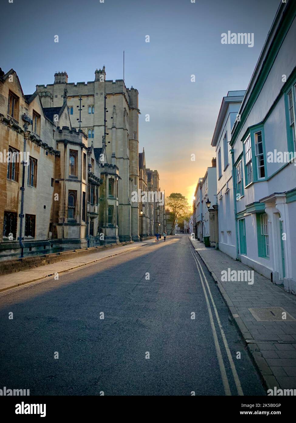 A vertical shot of the sunset at the Deserted Turl Street in Oxford, UK ...