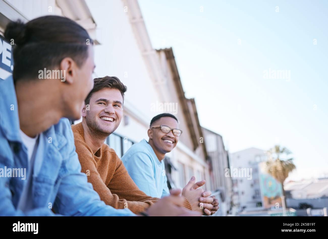 Friends on balcony, London people relax in city summer sunset lifestyle ...