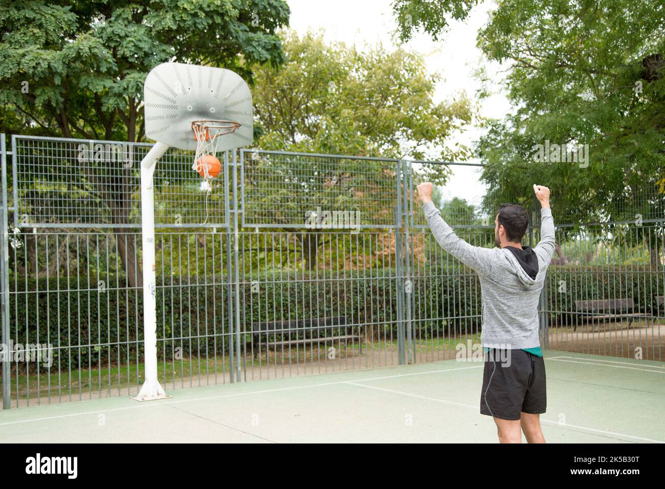 Scoring in basketball court hi-res stock photography and images - Alamy